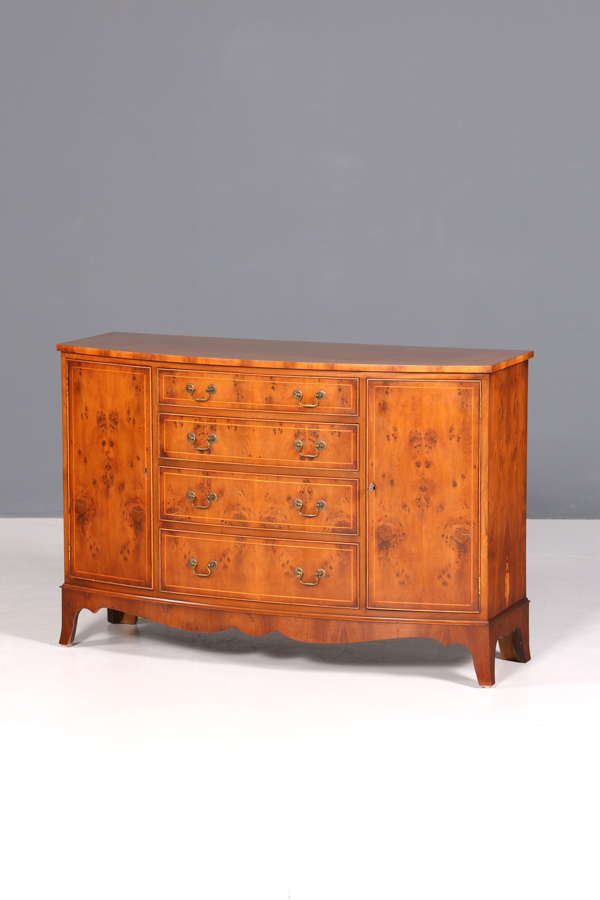 Wunderschönes Englisches Reprodux Bevan Funnell Sideboard echt Holz Sc